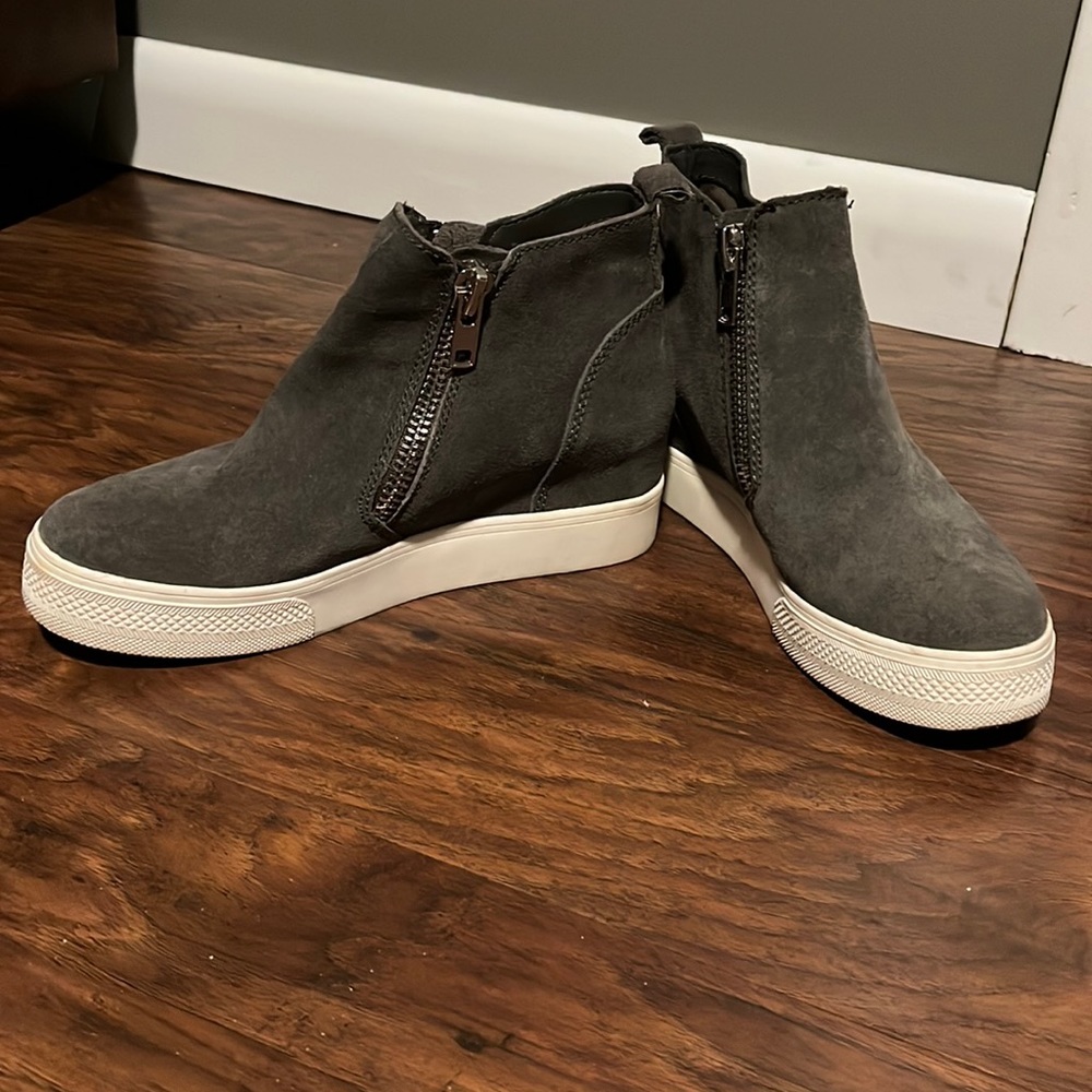 Steve Madden Grey Wedgie Sneakers - Gem